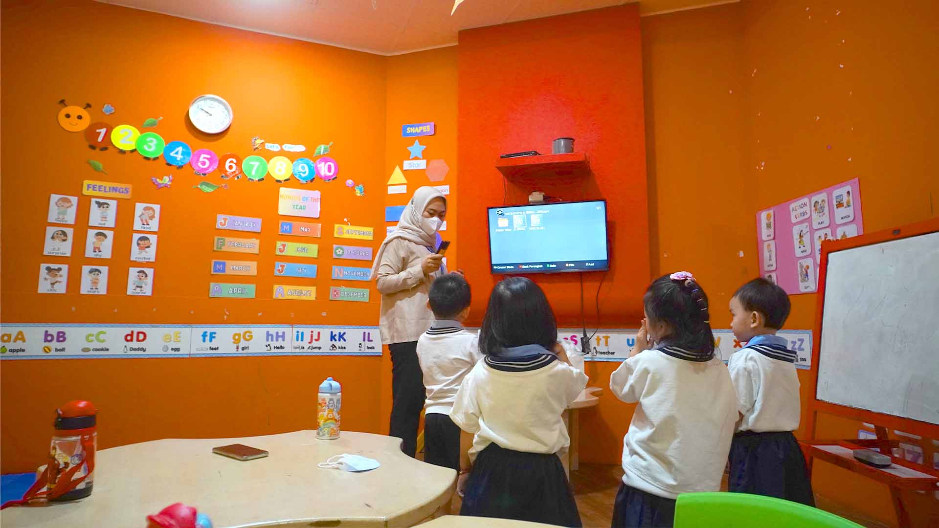 Pingu's English Belajar Bahasa Inggris Yang Menyenangkan : Pingu's English